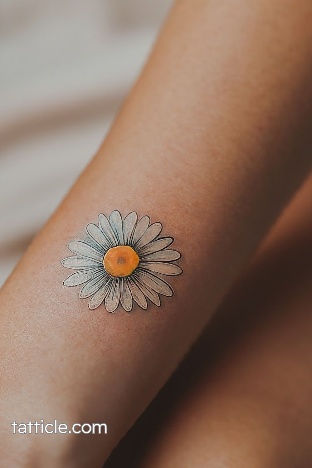 Daisy Tattoo Meaning: Unique Ideas to Elevate Your Ink Game - Tatticle